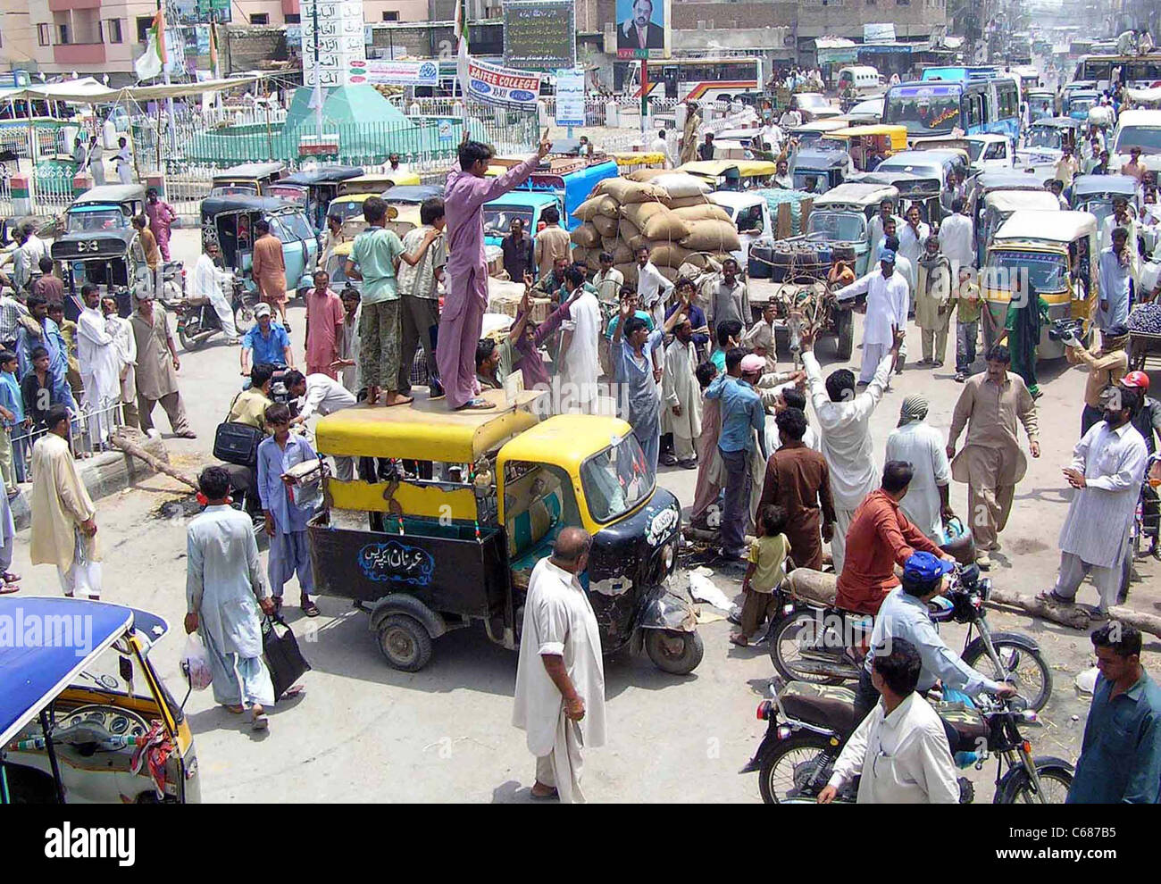 Protesters block the road hi-res stock photography and images - Alamy