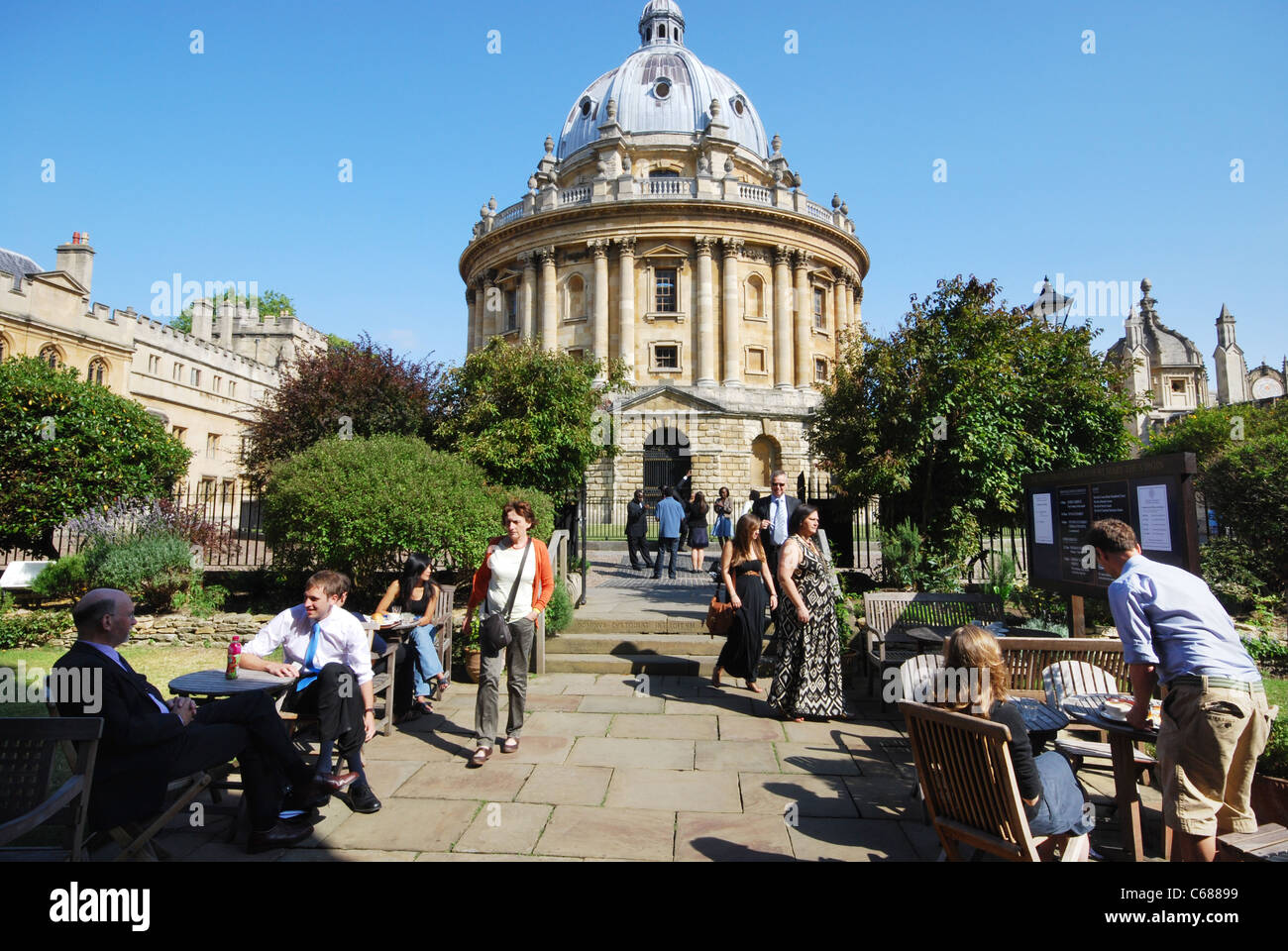 Rotunda bar and restaurant hi-res stock photography and images - Alamy