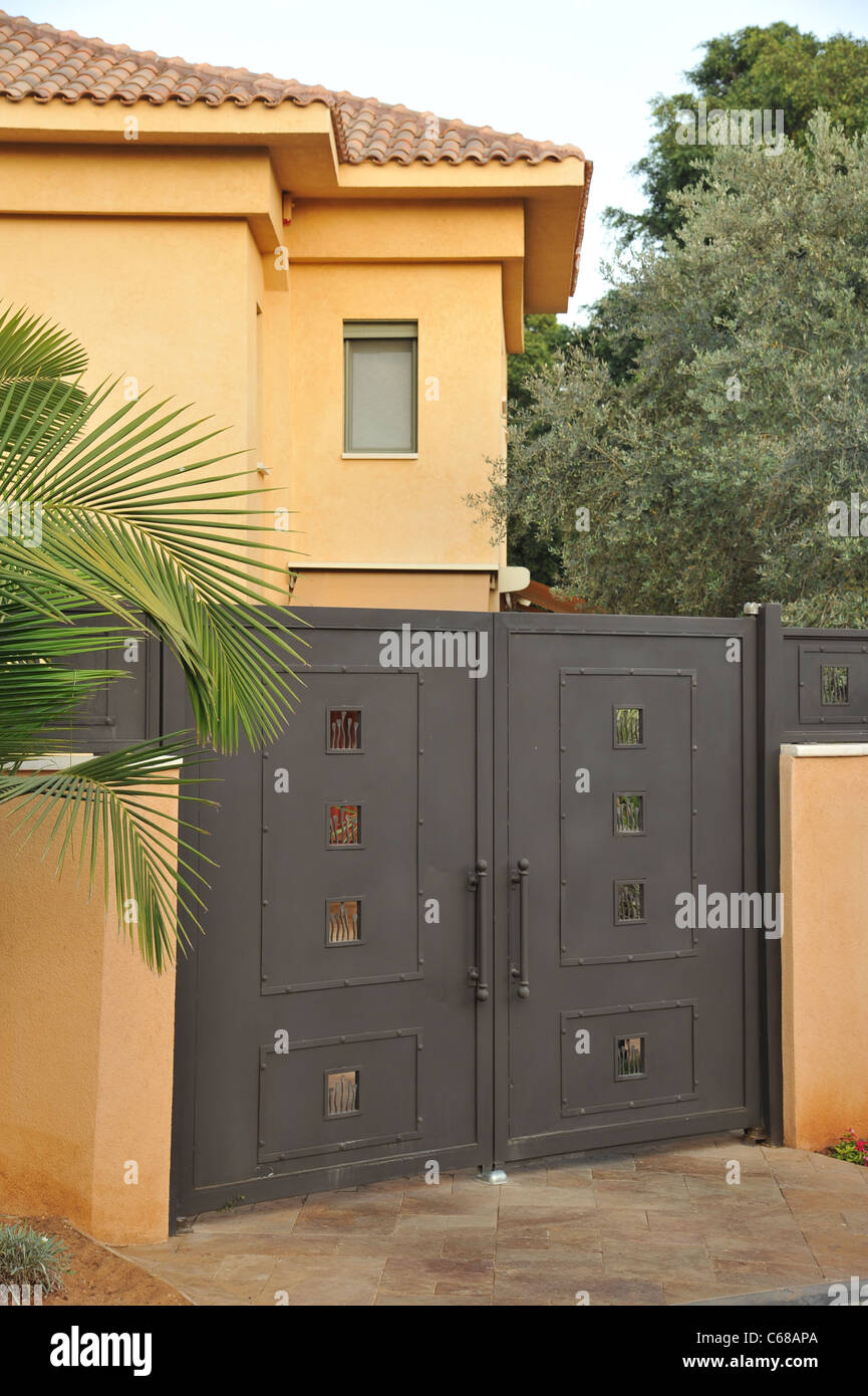 country home with gate Stock Photo - Alamy