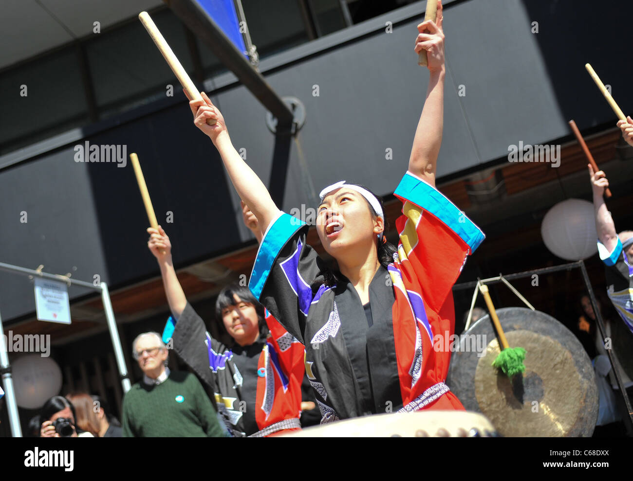 New York Suwa Taiko Association in attendance for Concert for Japan ...