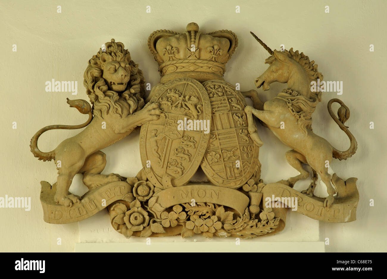 Royal crest hi-res stock photography and images - Alamy