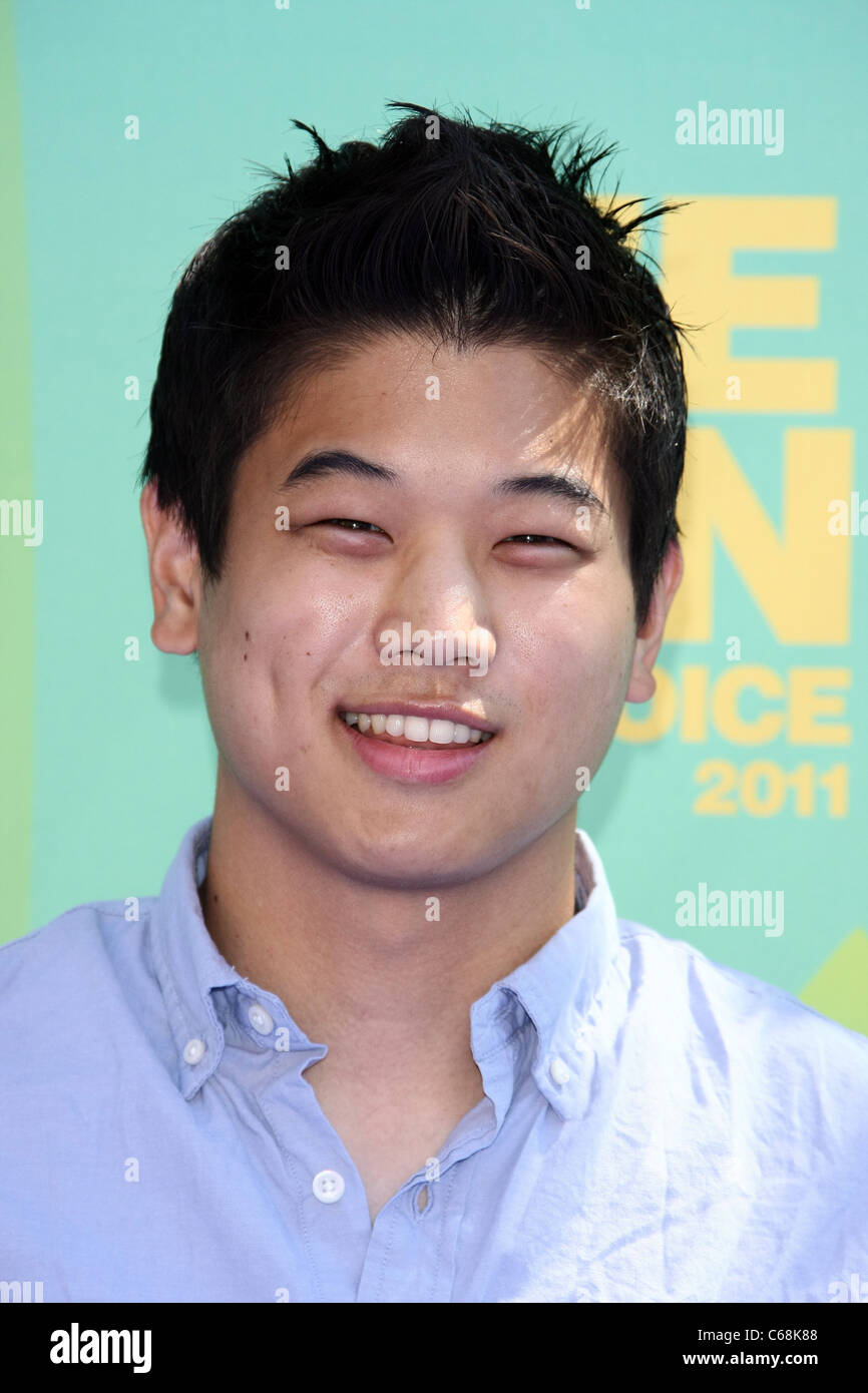 KI HONG LEE TEEN CHOICE 2011 ARRIVALS LOS ANGELES CALIFORNIA USA 07 ...