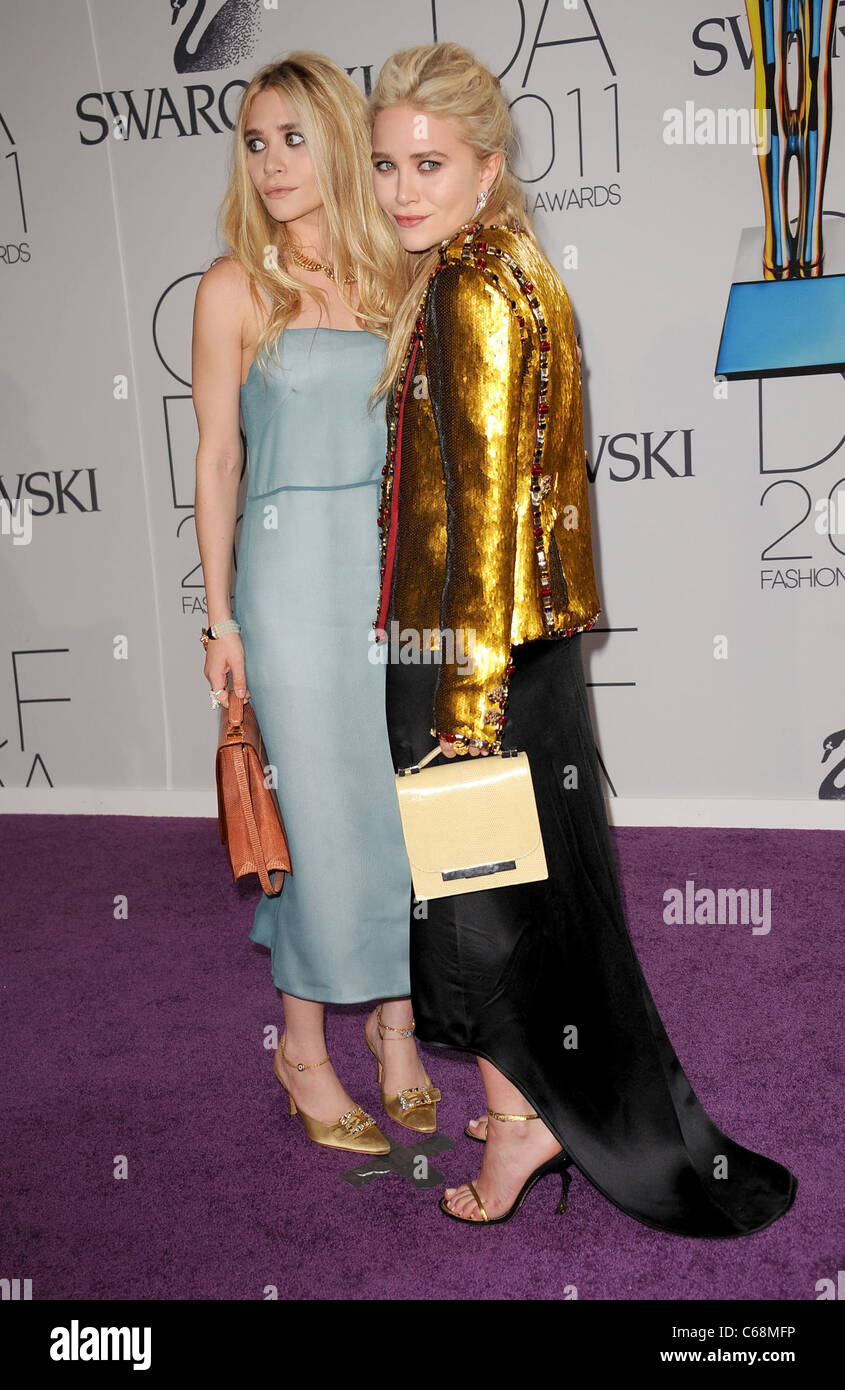 Cfda awards mary kate and ashley olsen hi-res stock photography and ...