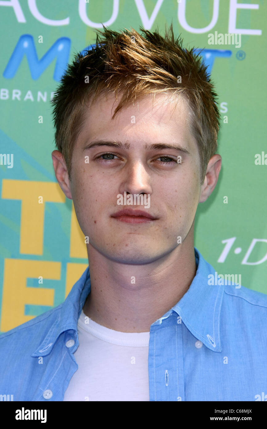 LUCAS GRABEEL TEEN CHOICE 2011 ARRIVALS LOS ANGELES CALIFORNIA USA 07 ...