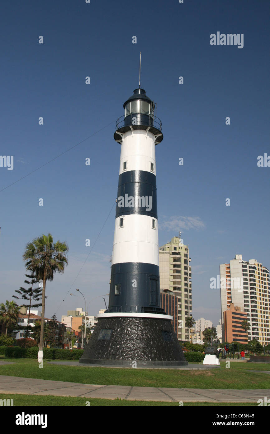 El Faro (lighthouse) overlooking the Pacific Ocean. Miraflores, Lima ...