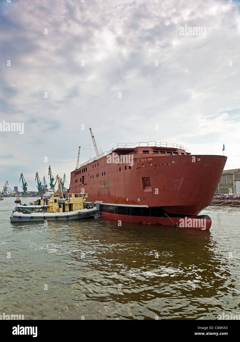 Shipyard slipway crane hi-res stock photography and images - Alamy