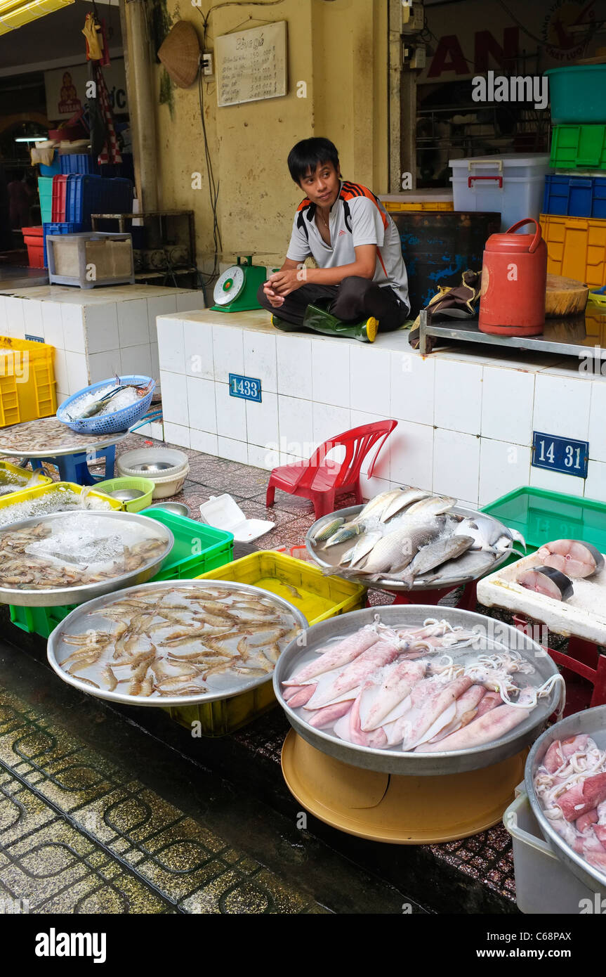 Fresh Fish and Seafood Stall in Ben Thanh Market, Ho Chi Minh City ...