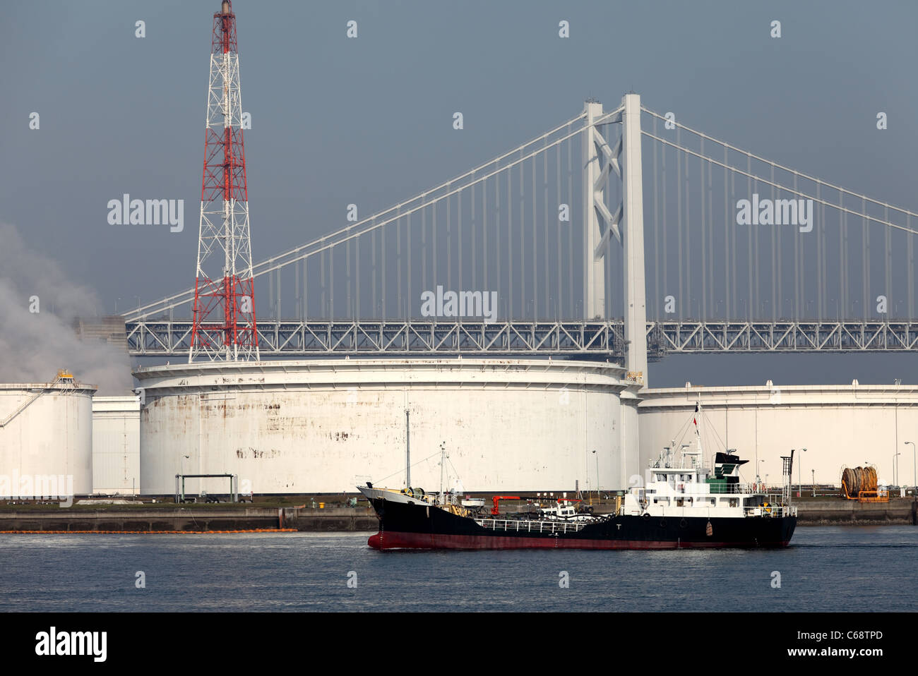 Cargo ship and storage tanks hi-res stock photography and images - Alamy