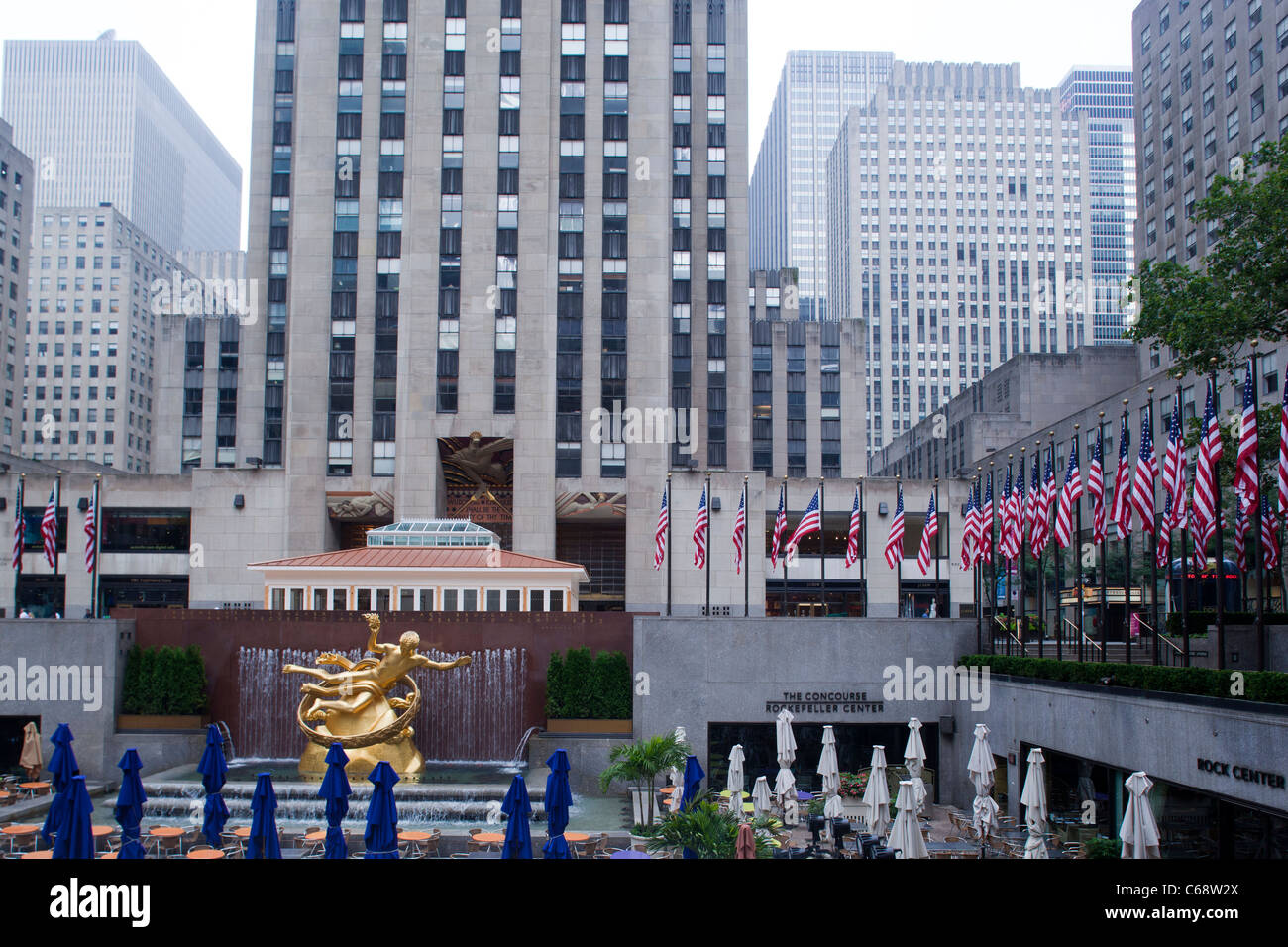 Gold statue rockefeller plaza new hi-res stock photography and images ...