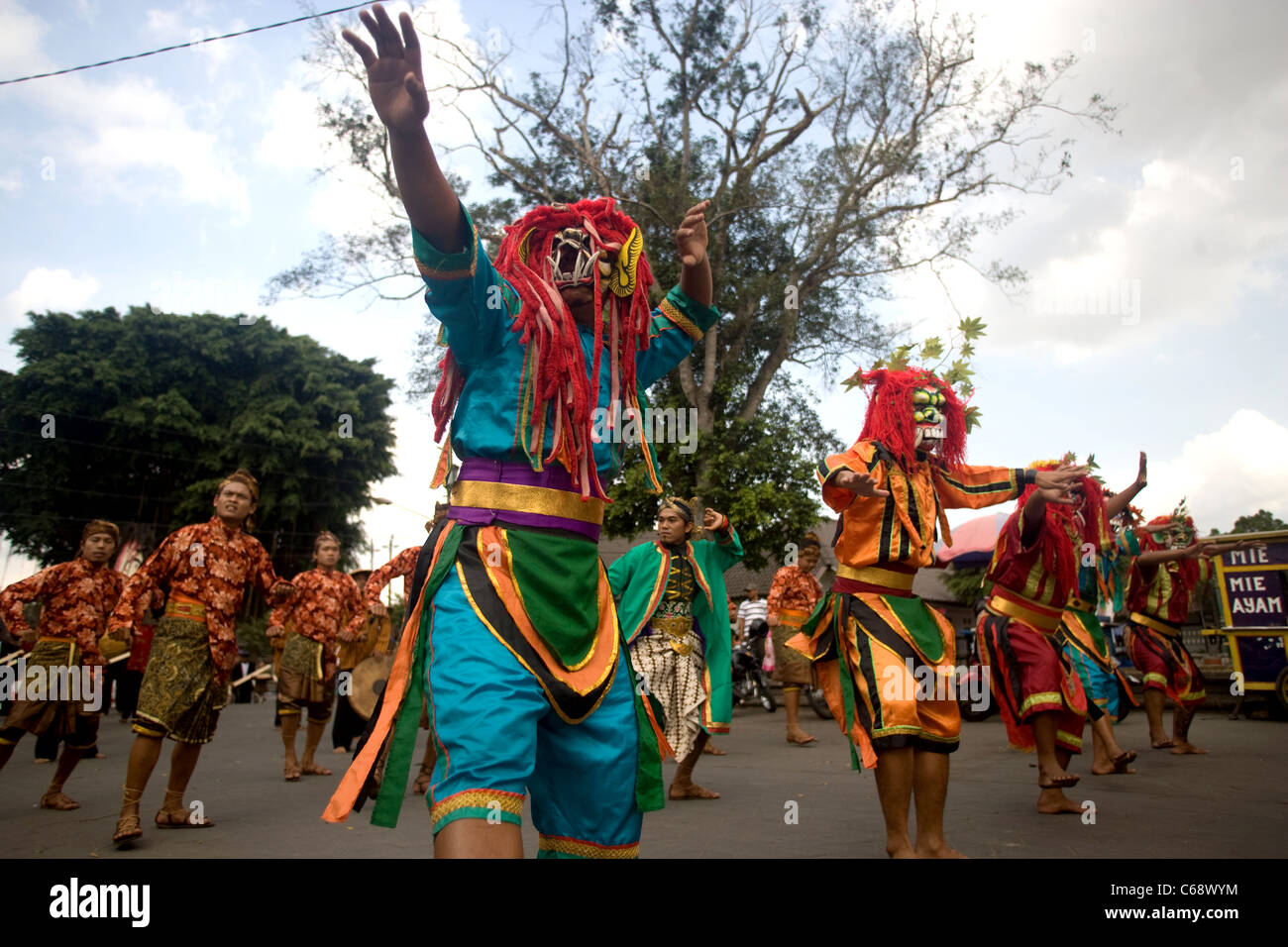 Buto dance hi-res stock photography and images - Alamy