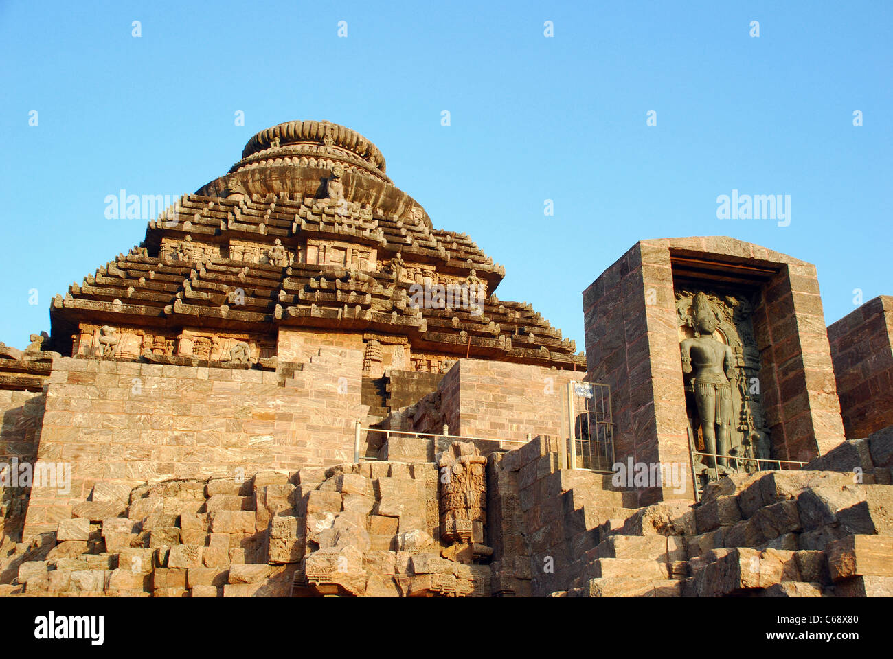 The dome of the large structure seen today is actually the mantapa ...