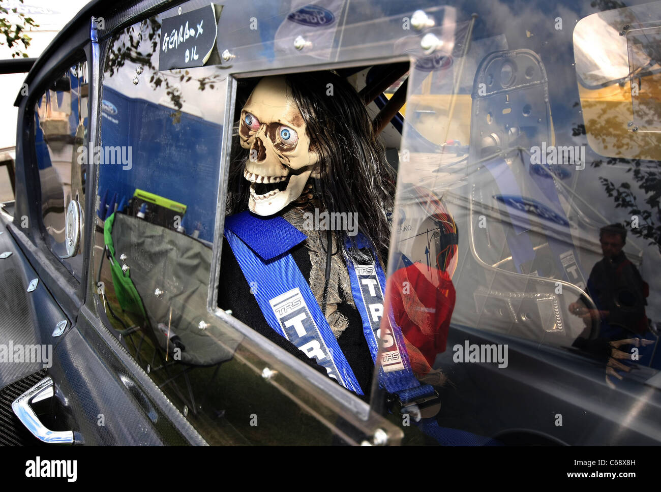 Skeleton in car hi-res stock photography and images - Alamy