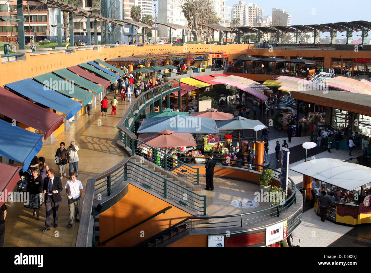 Split level mall hi-res stock photography and images - Alamy