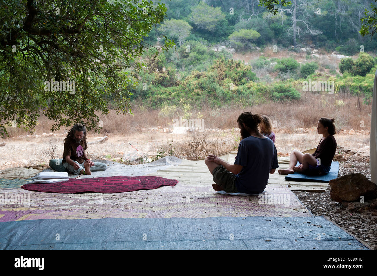 Group meditating outdoor hi-res stock photography and images - Alamy
