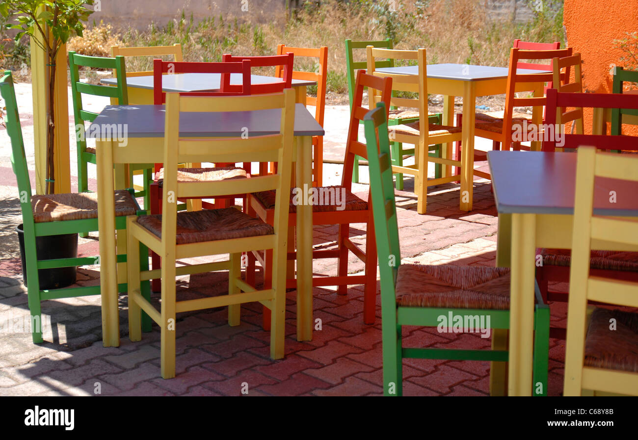 Greek taverna outdoor seating hi-res stock photography and images - Alamy