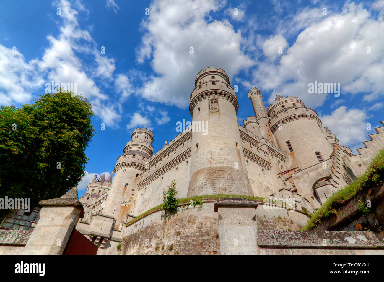 Medieval fortess hi-res stock photography and images - Alamy
