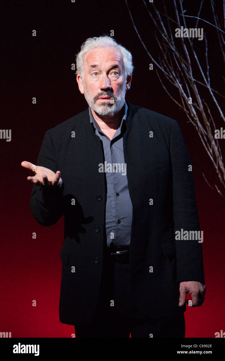 Actor Simon Callow performing in the one-man play "Being Shakespeare ...