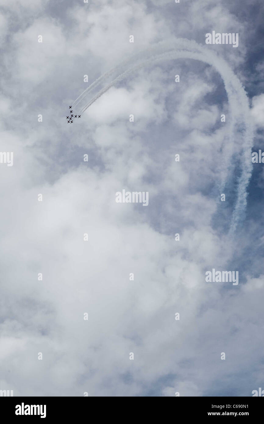 Red arrows fly hi-res stock photography and images - Alamy