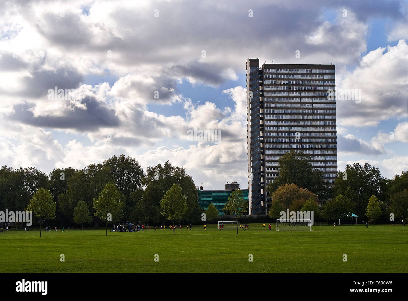 Council tower block hi-res stock photography and images - Alamy