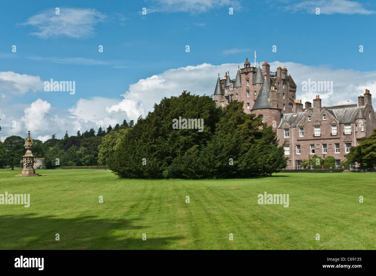 Glamis castle angus scotland hi-res stock photography and images - Alamy