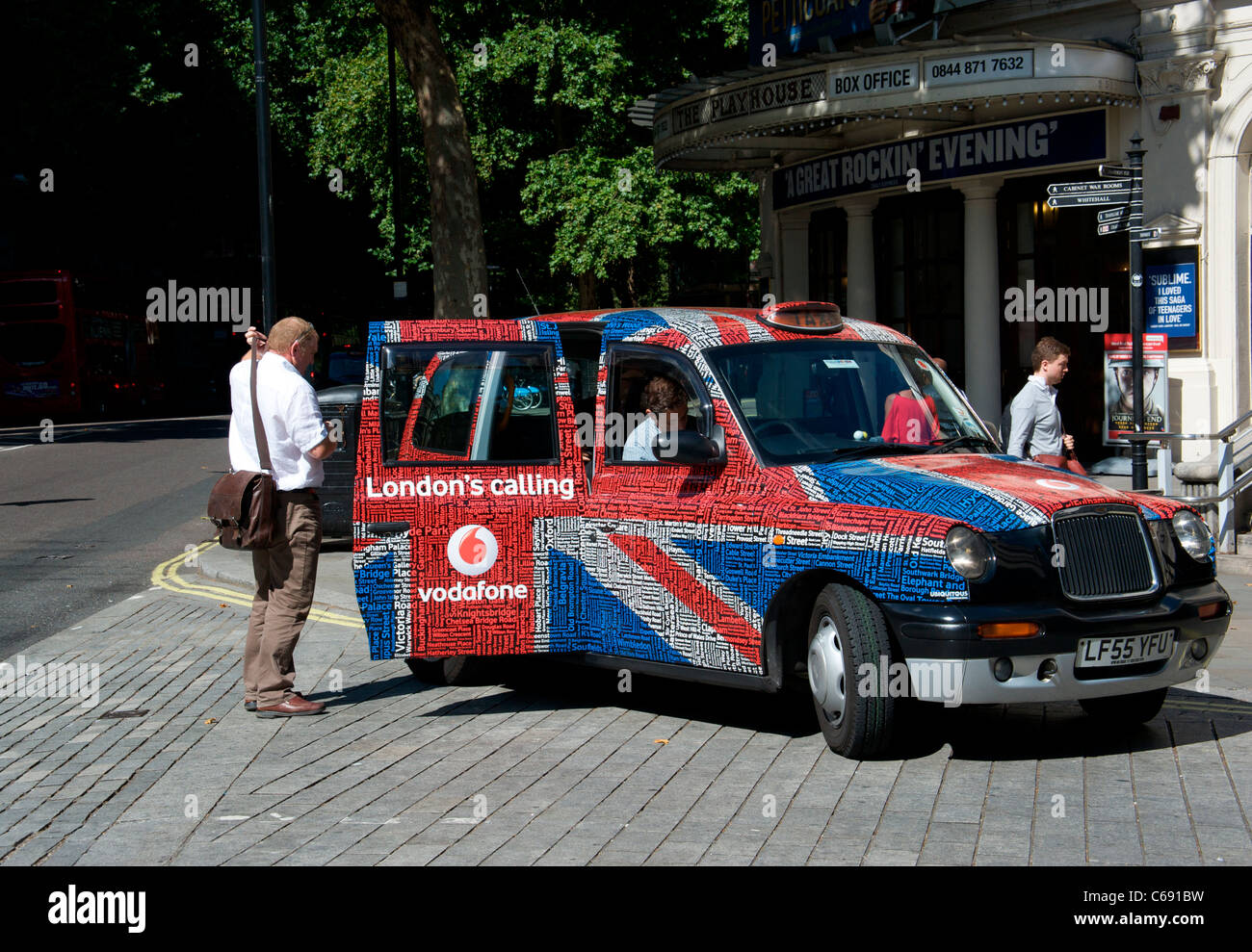 Union jack cab hi-res stock photography and images - Alamy