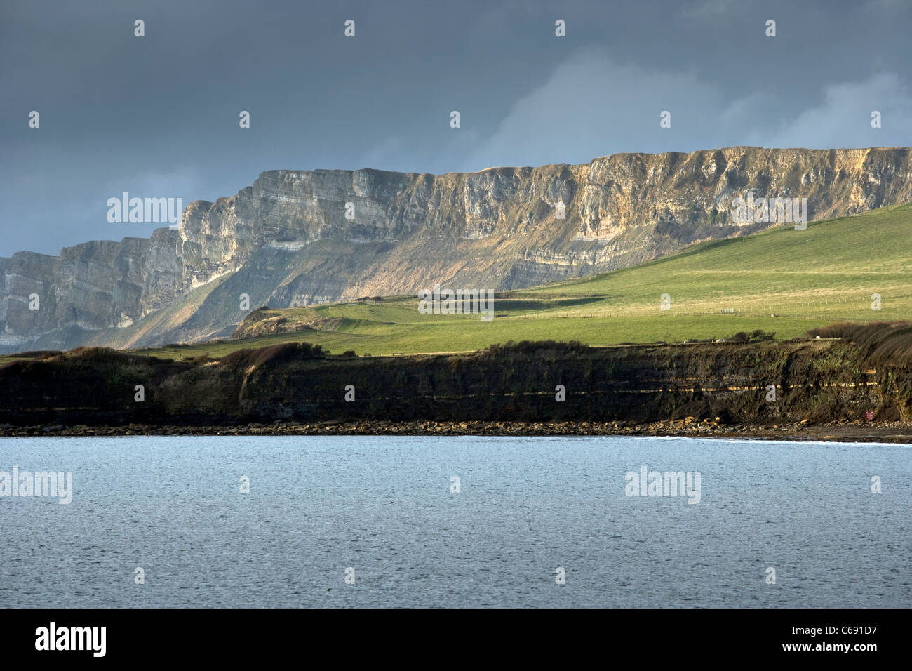 Gad Cliff in beautiful light viewed from Kimmeridge Bay Stock Photo - Alamy
