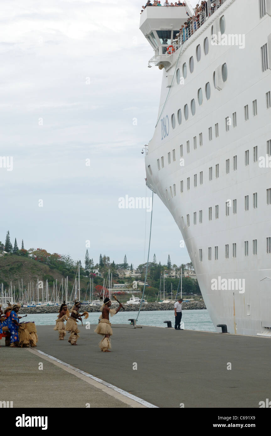 Traditional ceremony for cruise ship arrival Stock Photo - Alamy