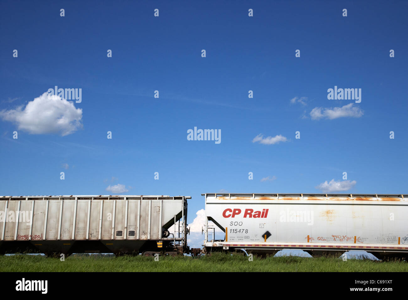 Canadian pacific railroad freight train hi-res stock photography and ...