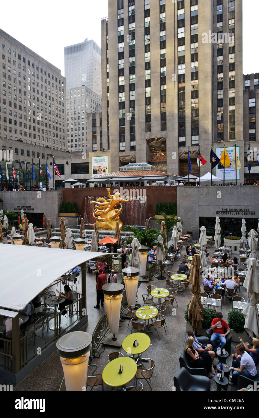 Fountain rockefeller center rockefeller plaza hi-res stock photography ...