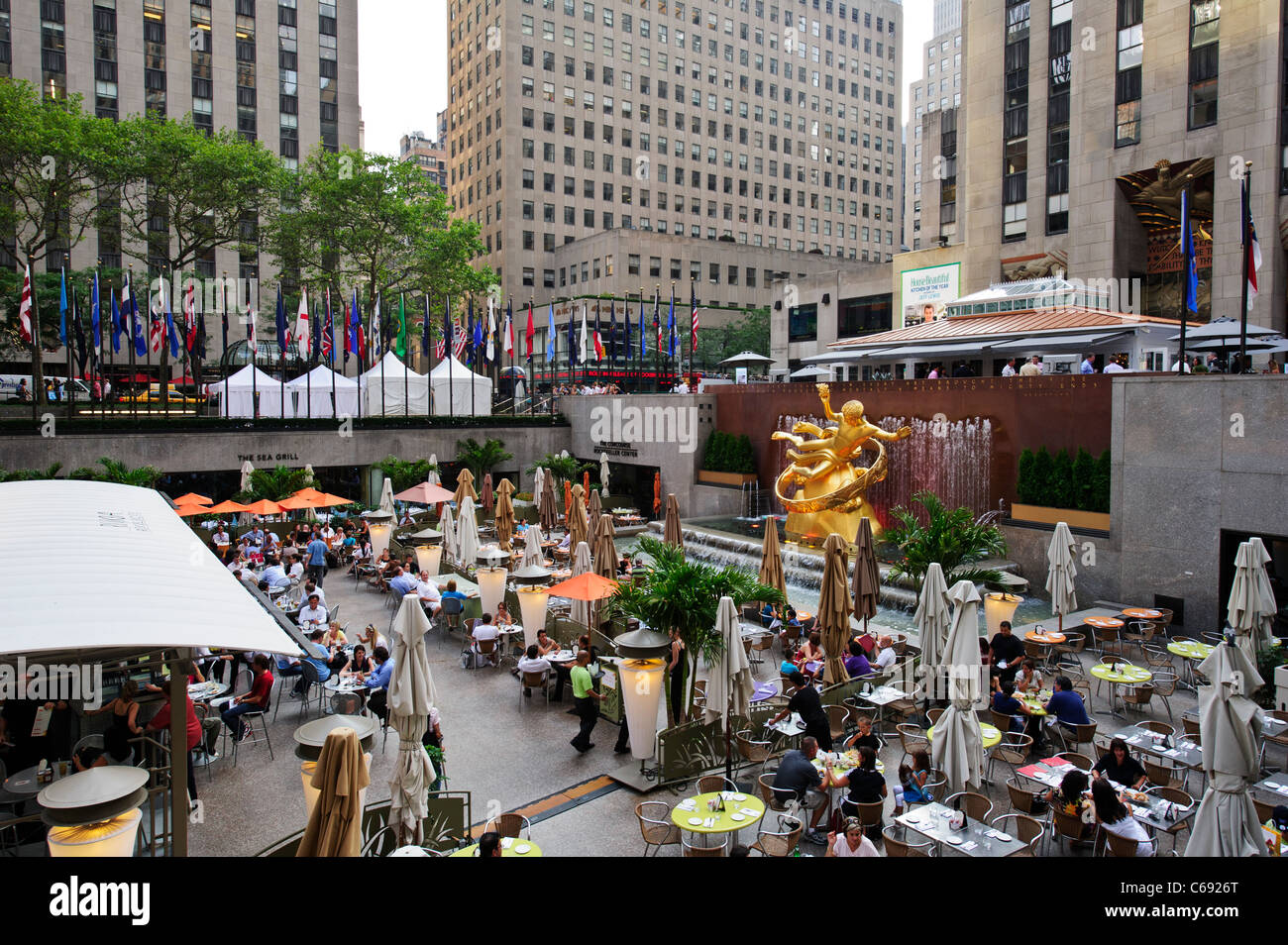 Golden prometheus statue rockefeller center hi-res stock photography ...