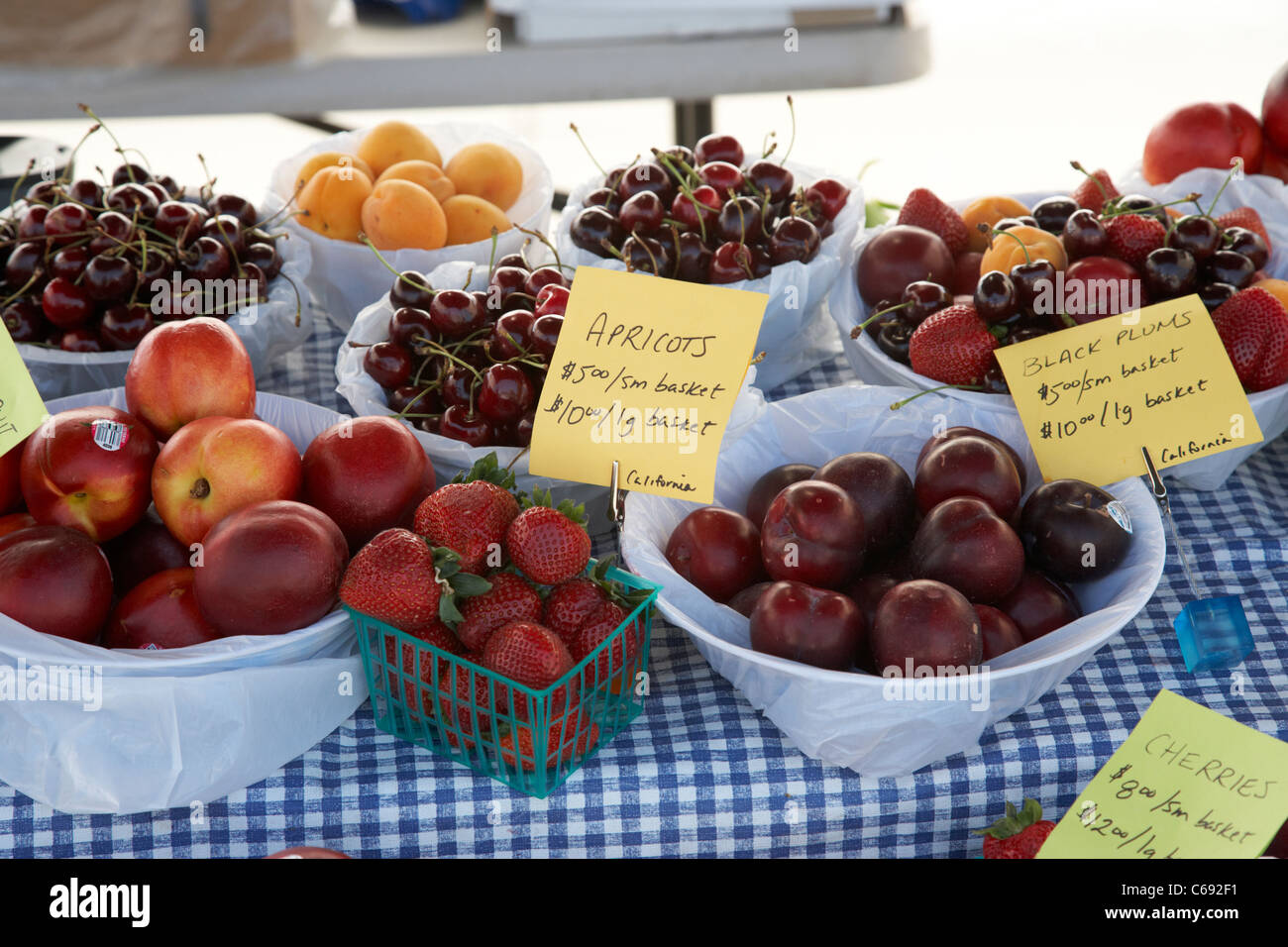 Farmers Market Fruit Stall High Resolution Stock Photography and Images ...