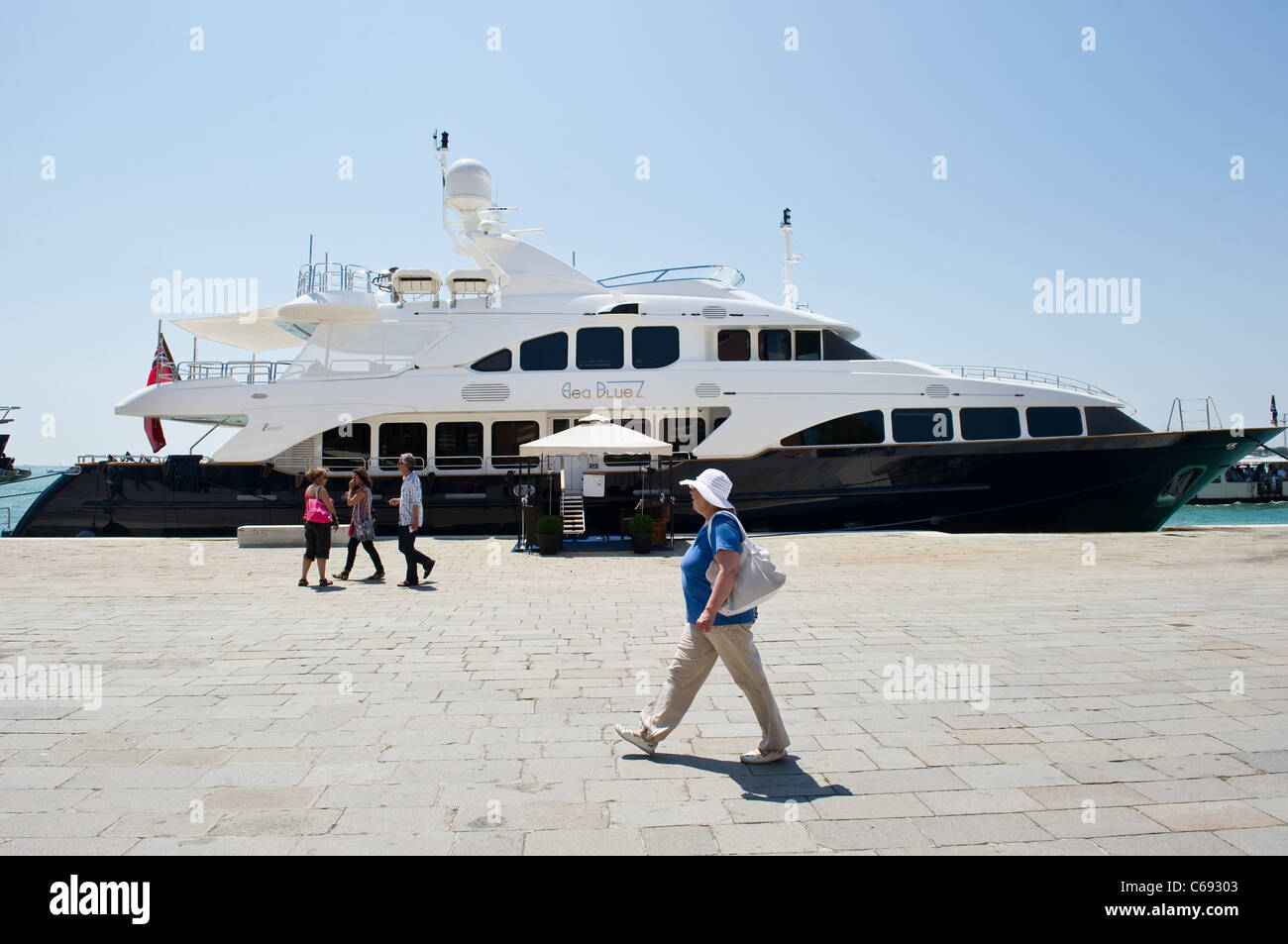 Large Yacht docked in Venice Italy Stock Photo - Alamy Large Yacht docked in Venice Italy Stock Photo - Alamy