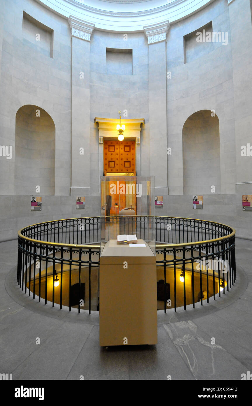State Capitol Building complex at Raleigh North Carolina Stock Photo ...