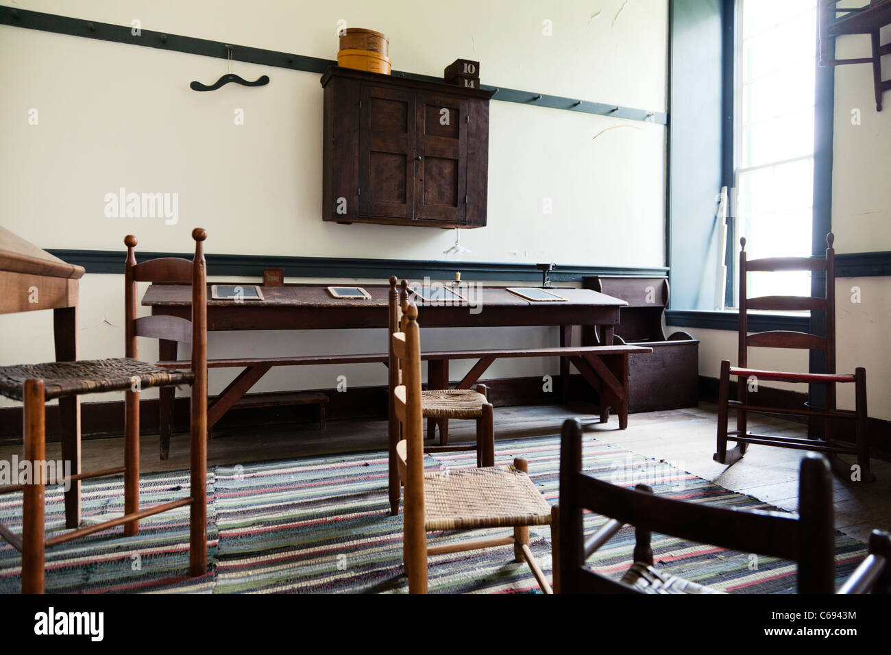 Shaker furniture hi-res stock photography and images - Alamy