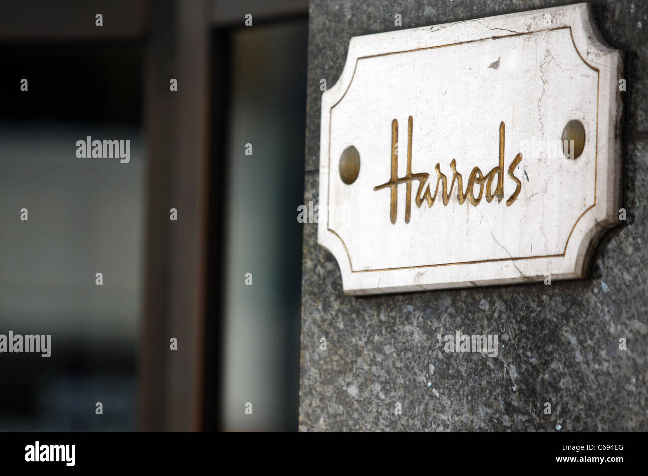 Harrods shop front hi-res stock photography and images - Alamy
