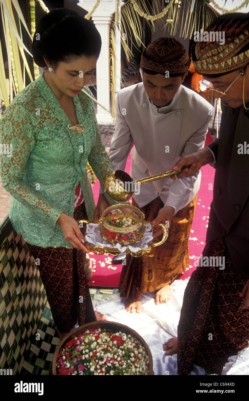 Indonesian wedding ceremony jakarta indonesia hi-res stock photography ...