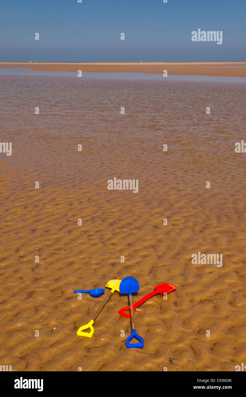 Beach spades hi-res stock photography and images - Alamy