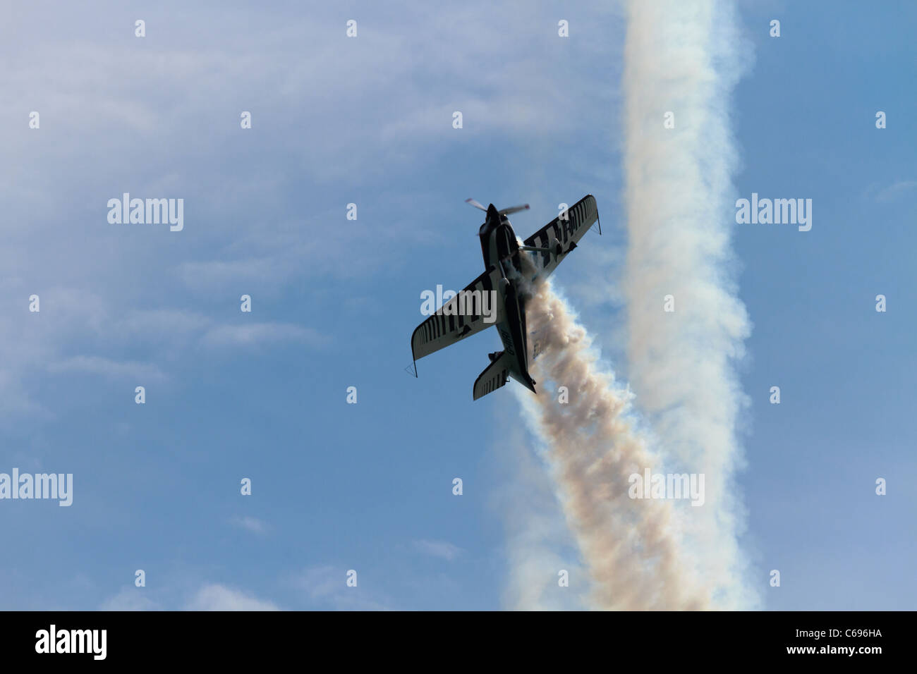 Stunt plane hi-res stock photography and images - Alamy