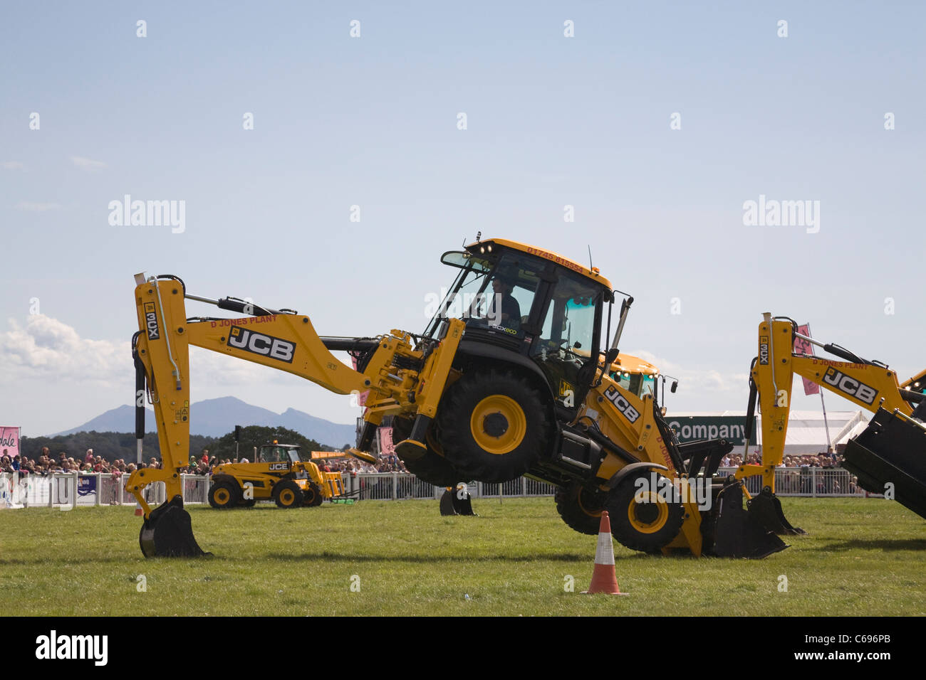 North Wales Demonstration showing the versatility of JCB diggers in ...