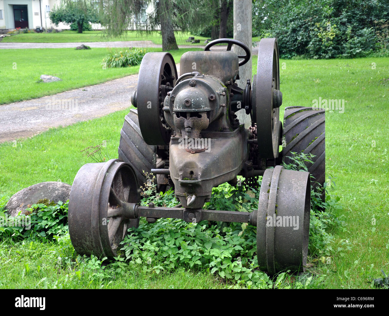 Ancient agricultural vehicle hi-res stock photography and images - Alamy