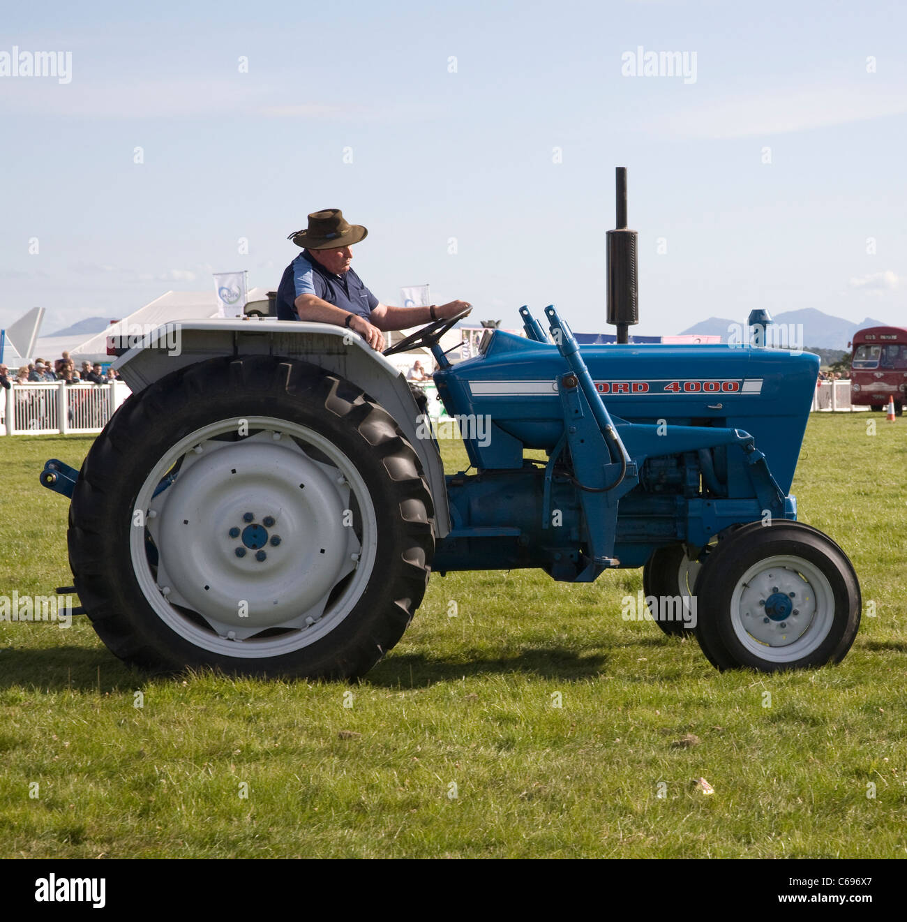 Ford 4000 tractor hi-res stock photography and images - Alamy