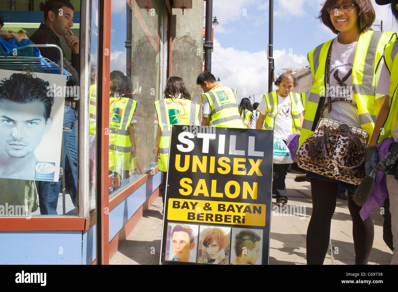 London riot clean up hi-res stock photography and images - Alamy