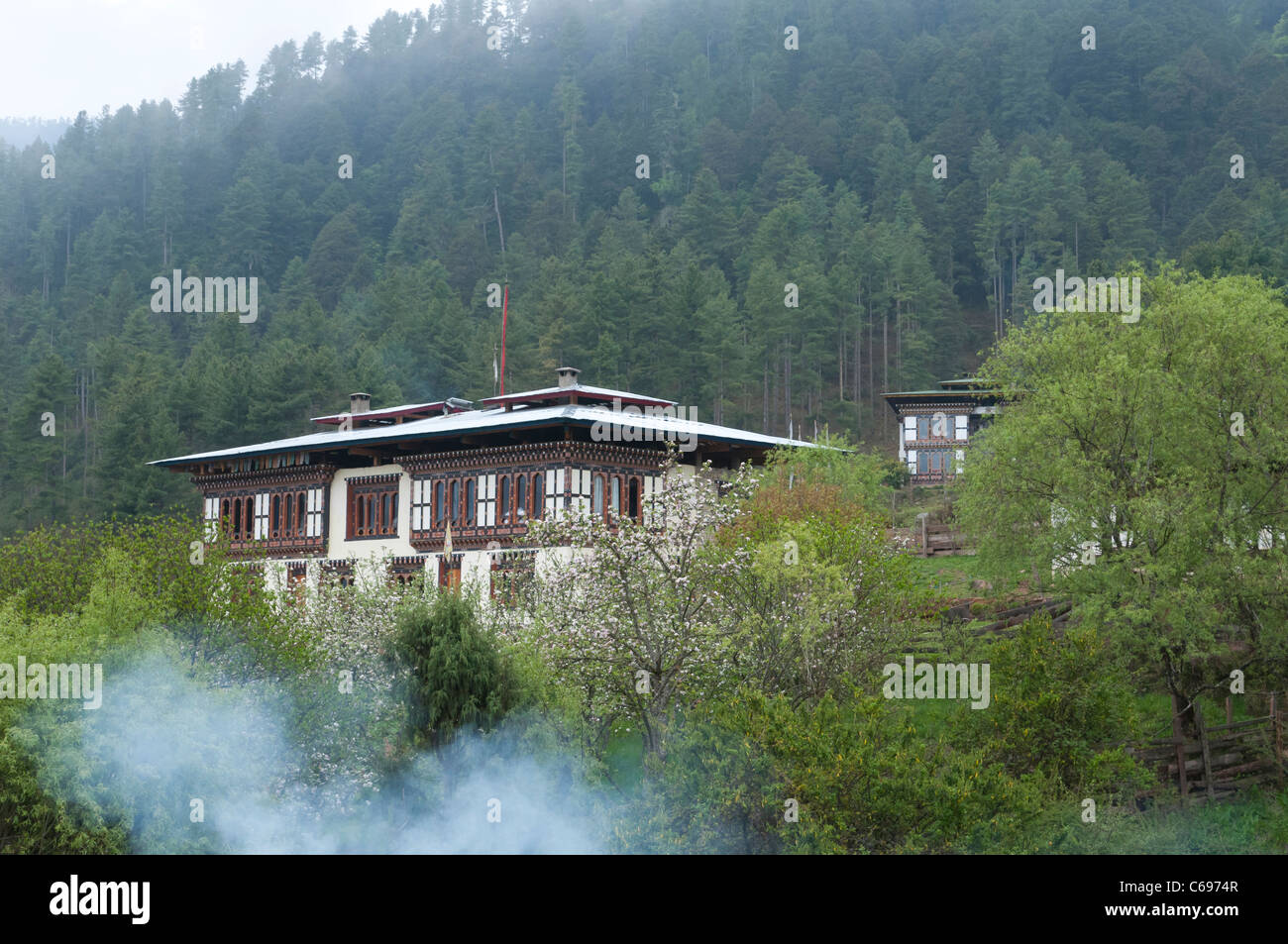 traditional house in Phobjikha valley. Bhutan Stock Photo - Alamy