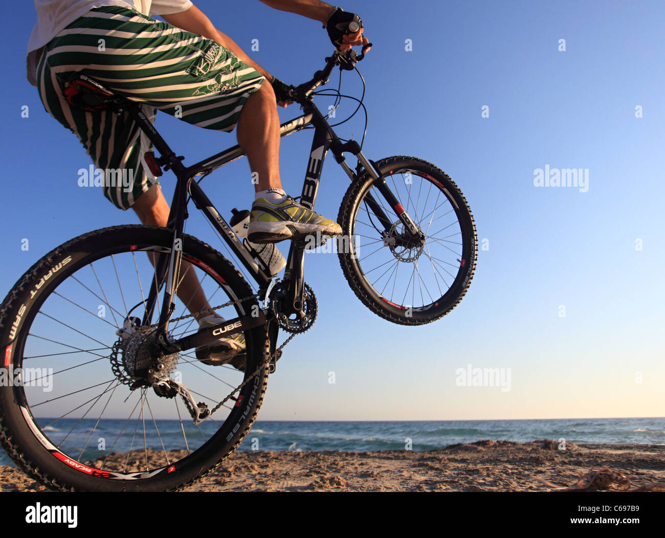 Man with mountain bike Stock Photo - Alamy