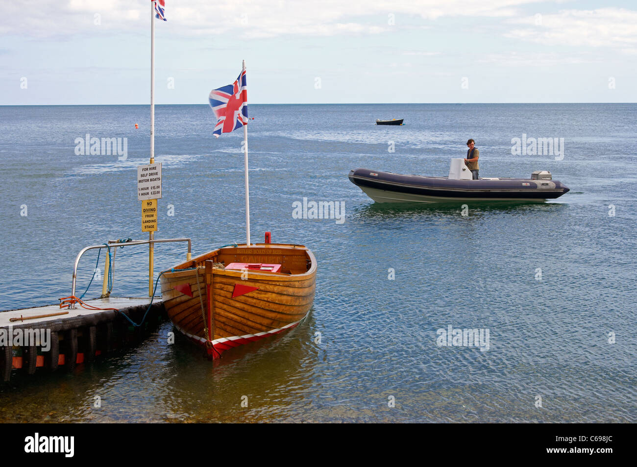 Self drive boats hi-res stock photography and images - Alamy
