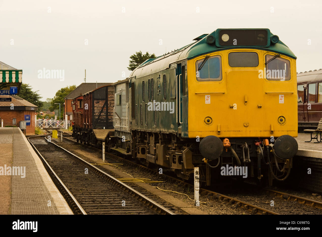 Class 25 diesel locomotive hi-res stock photography and images - Alamy