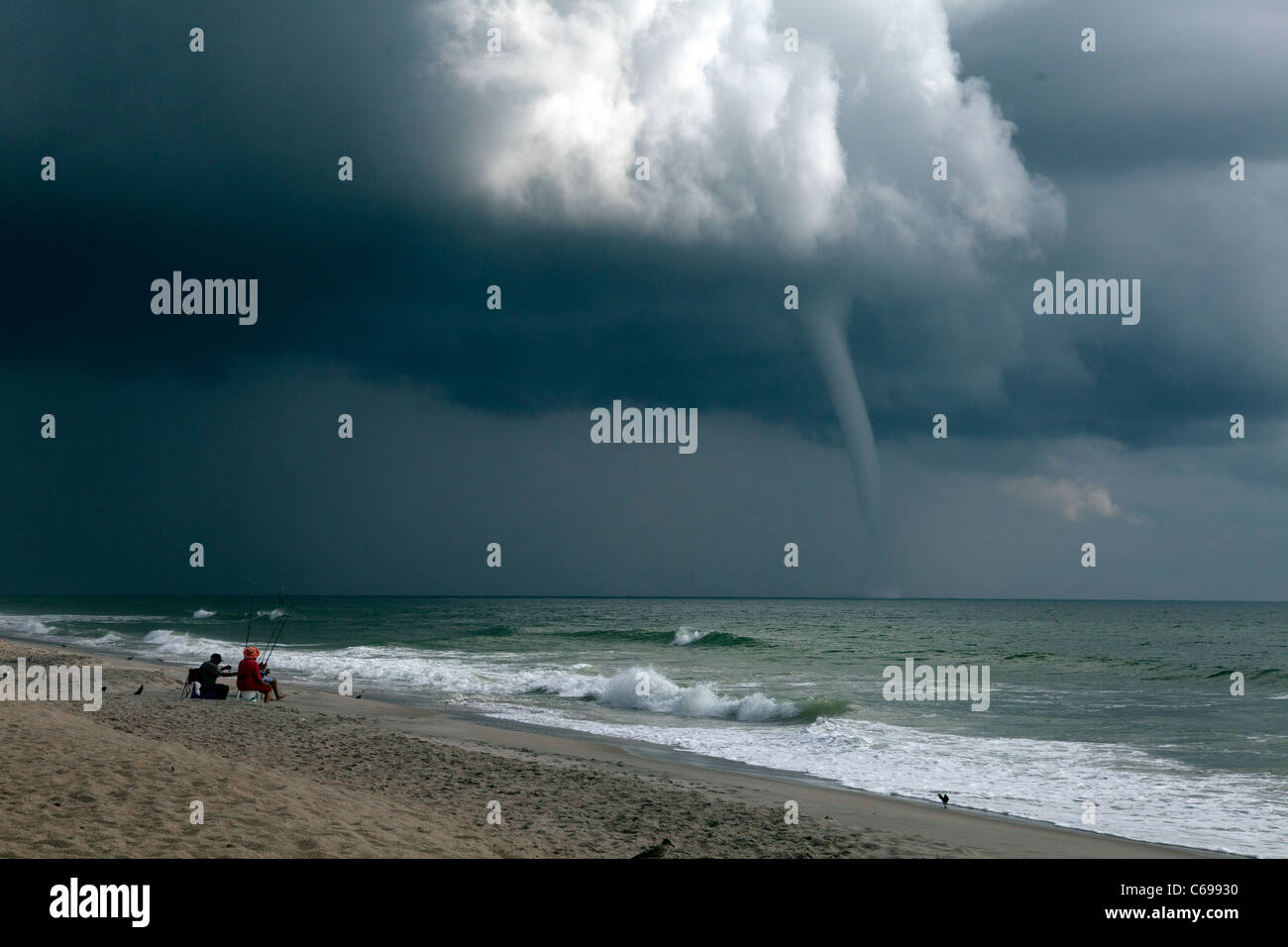 Tornado approaching hi-res stock photography and images - Alamy