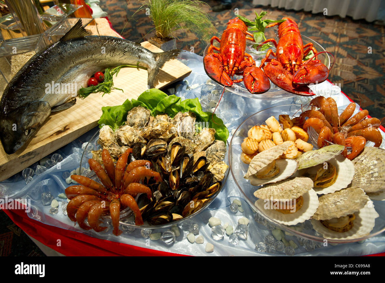Prawn platter hi-res stock photography and images - Alamy