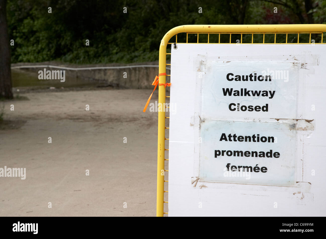 Caution walkway closed sign red hi-res stock photography and images - Alamy