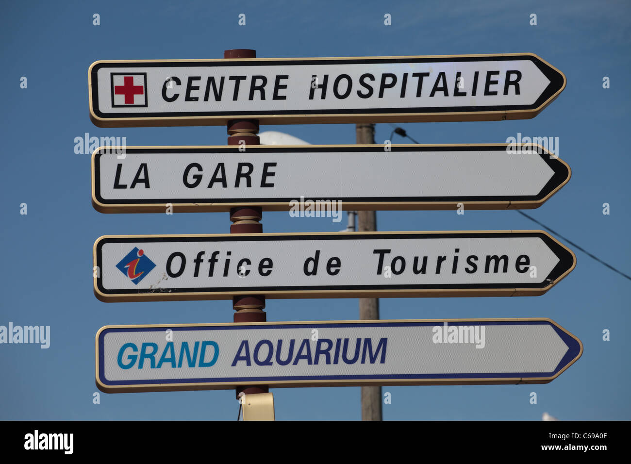 French road directional road sign hi-res stock photography and images ...